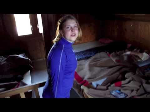 How to sleep in an alpine mountain hut - Typical sleeping arrangement ...
