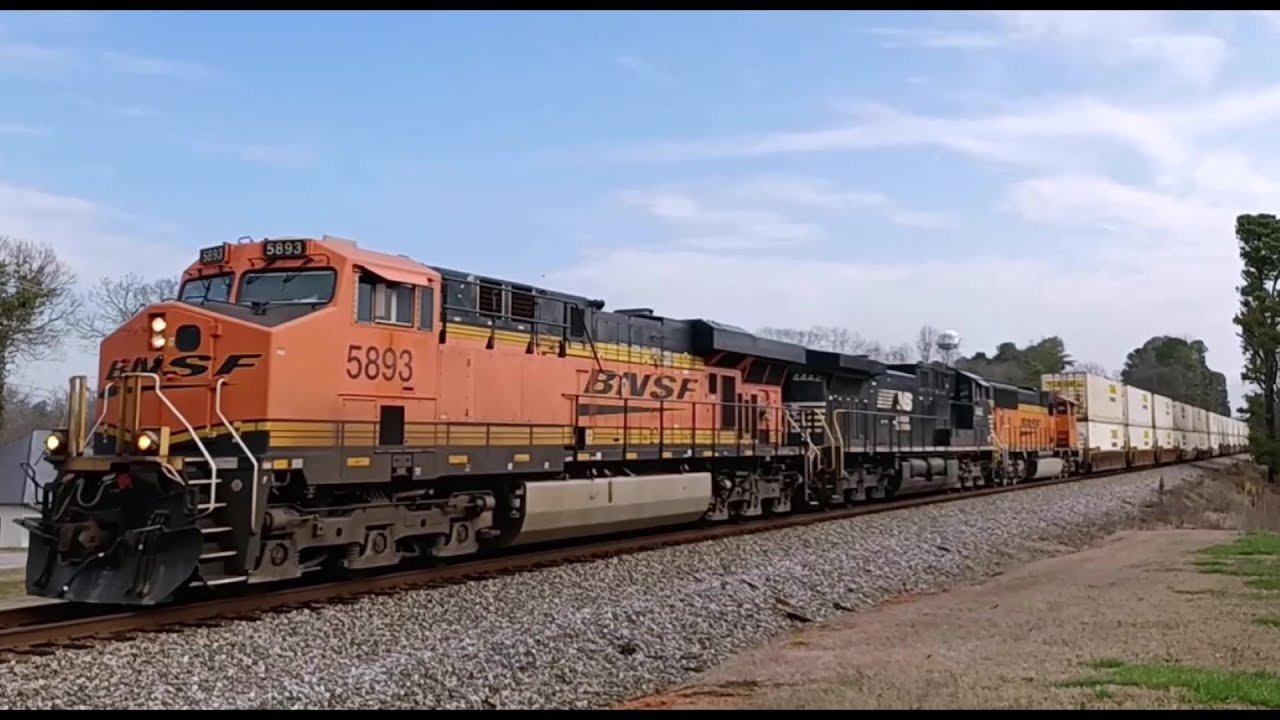 Awesome Norfolk Southern & Foreign Power! NS #8153-28R / #1228-371 / BNSF #5893-283 / UP #5494 ...