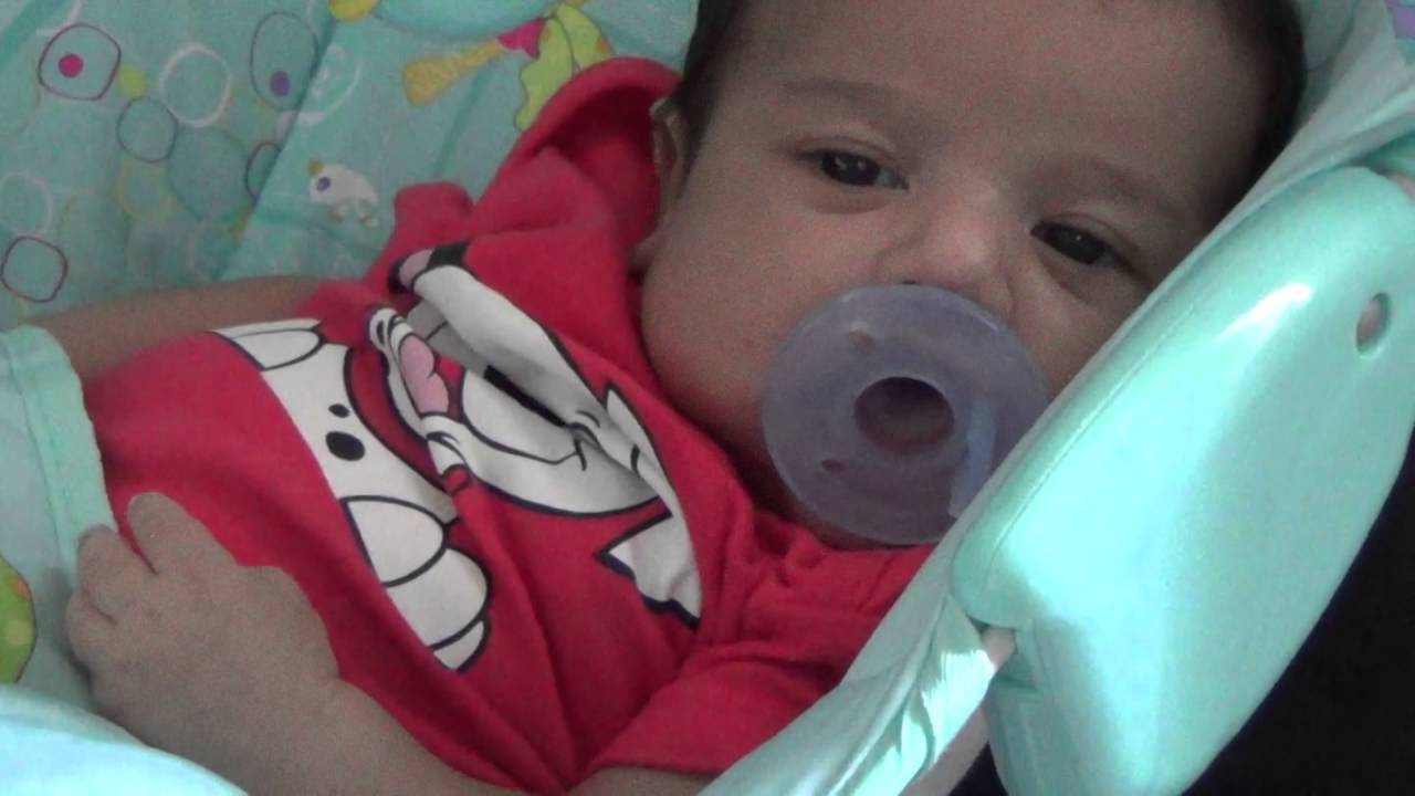 Bebê relaxando na cadeirinha nov/15 - Waguinho - YouTube