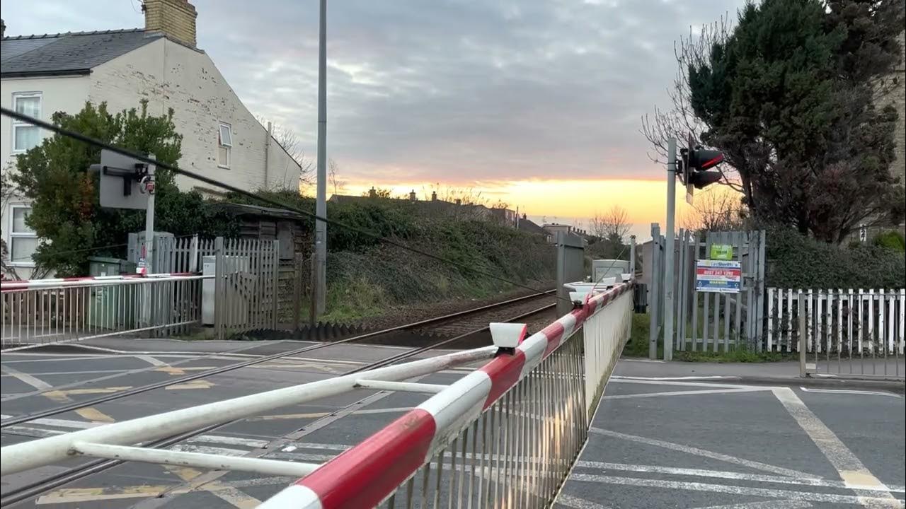 Cherry Hinton High Street Level Crossing, Cambridgeshire - YouTube