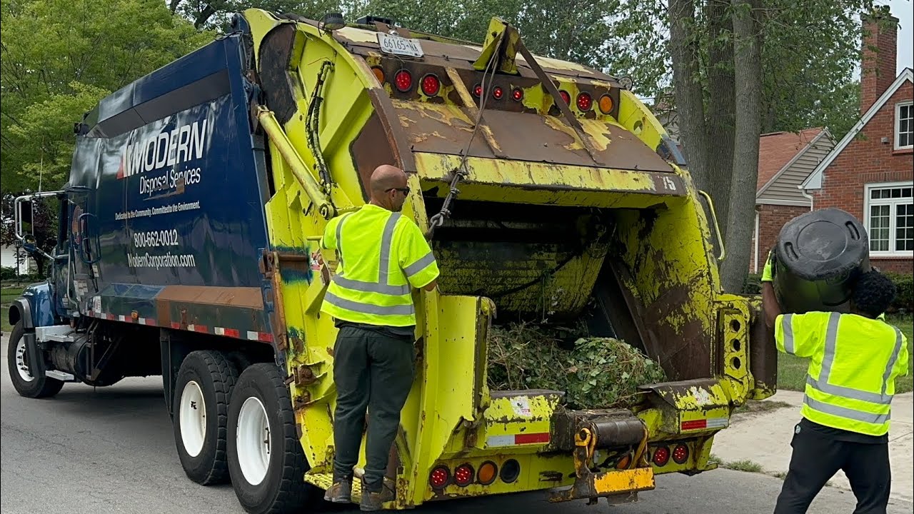Growling Modern Disposal Mack Granite UHE Rear Loader Garbage Truck on ...