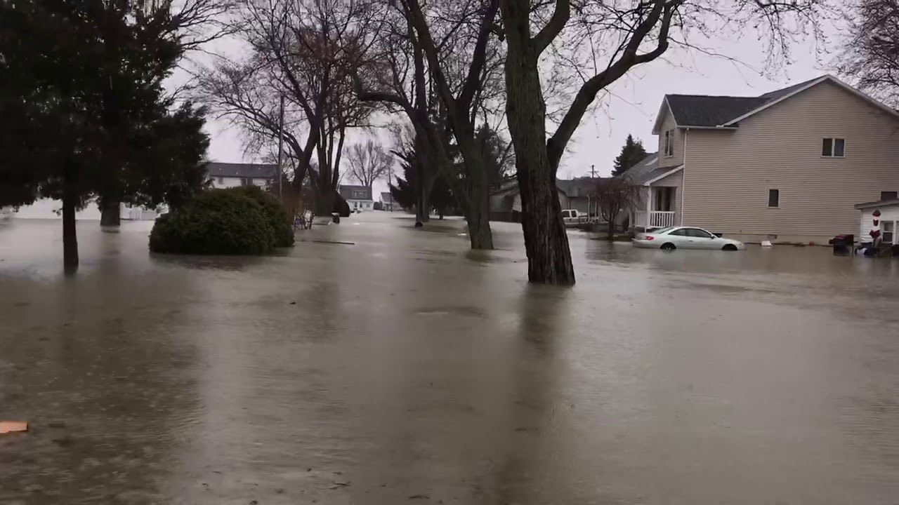 Flooding causing road closures, evacuations in Monroe County