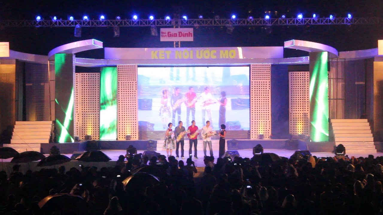 [HD] Luu Triplets meet the audience in Vietnam part 2 - YouTube