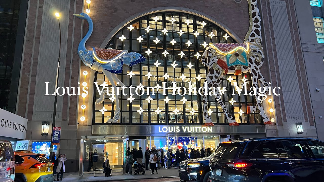 4K | Louis Vuitton Fifth Avenue | Stunning Holiday Window Displays in ...