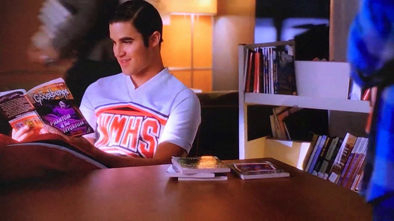 Glee: Sam asks Blaine what his guilty pleasure is (417) - YouTube