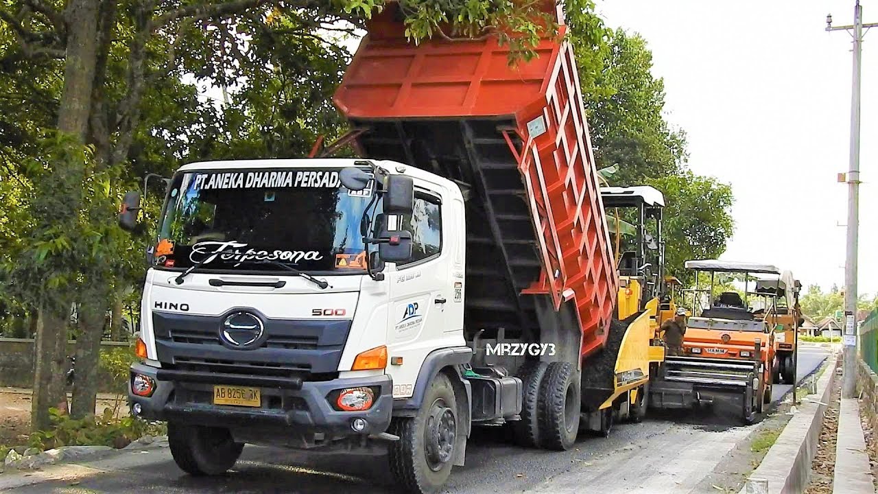 Hino 500 Dump Truck Working With Asphalt Paver Sumitomo HA60W - YouTube