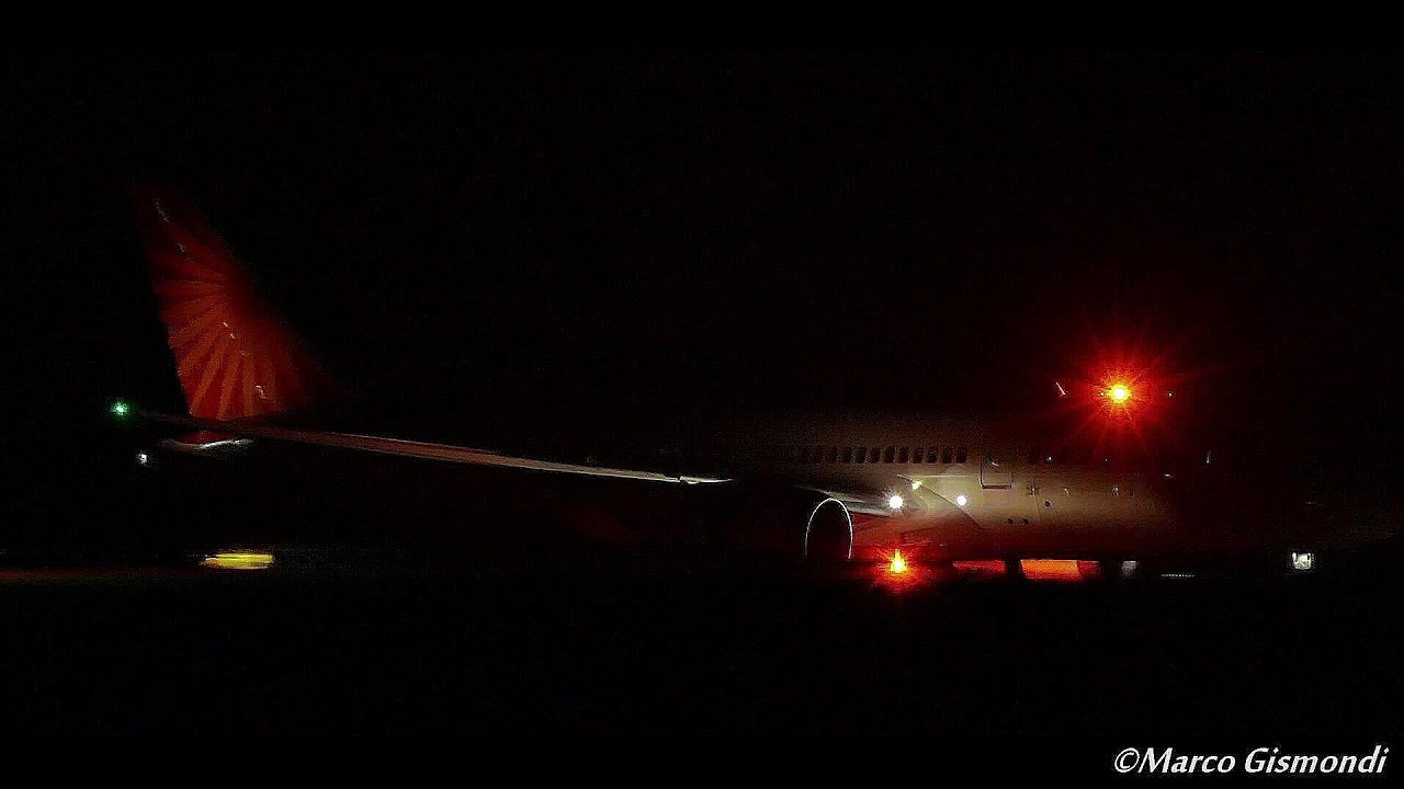 Air India Boeing 787-8 Dreamliner night landing at Rome - YouTube
