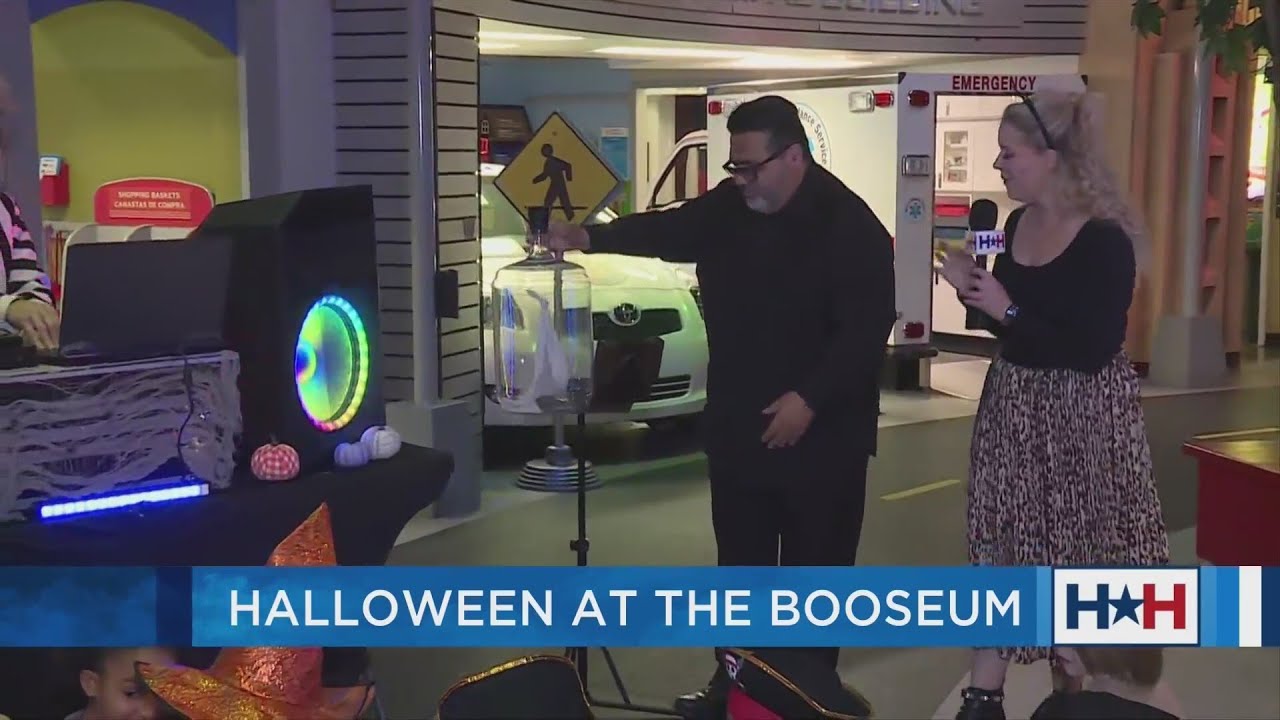 Magic Show at the Booseum - CW39 Houston Happens - YouTube