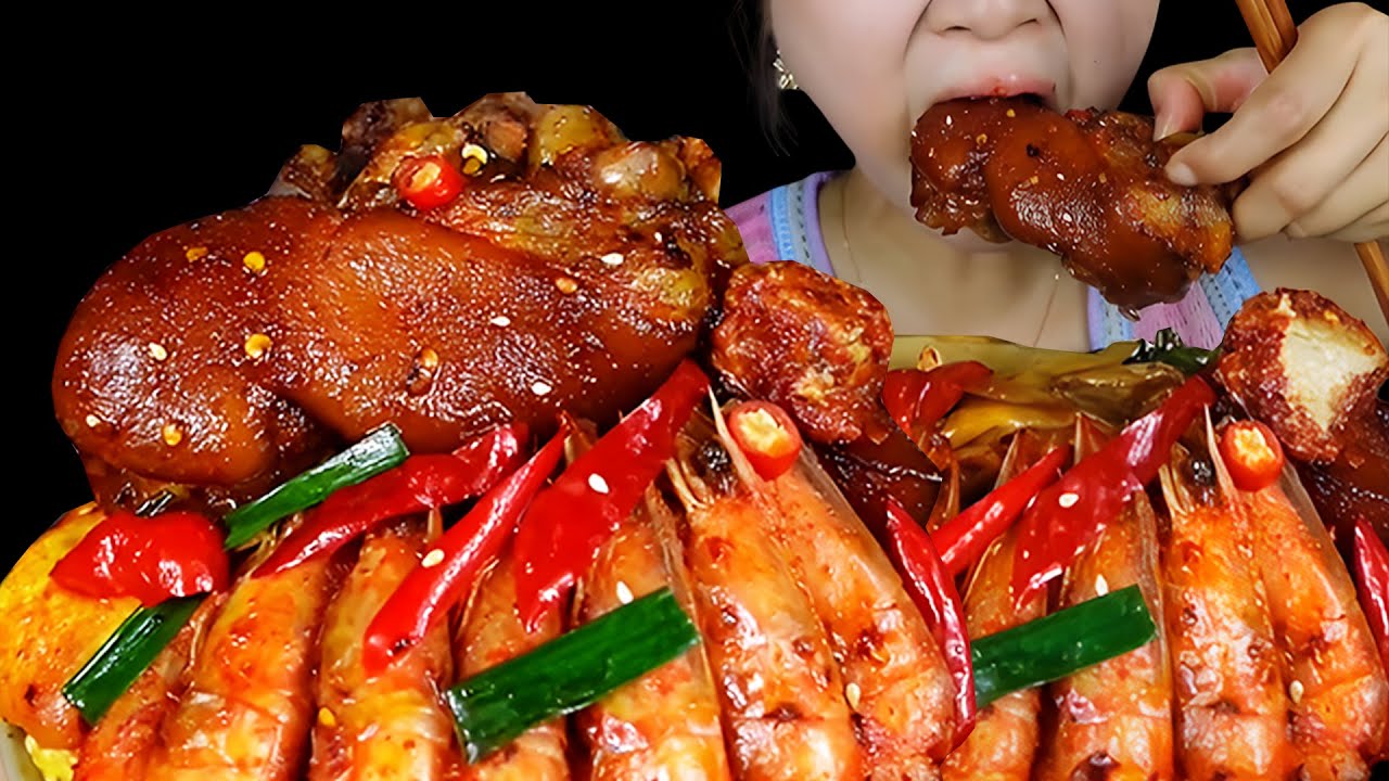 Eating braised pork leg knuckle and shrimps - YouTube