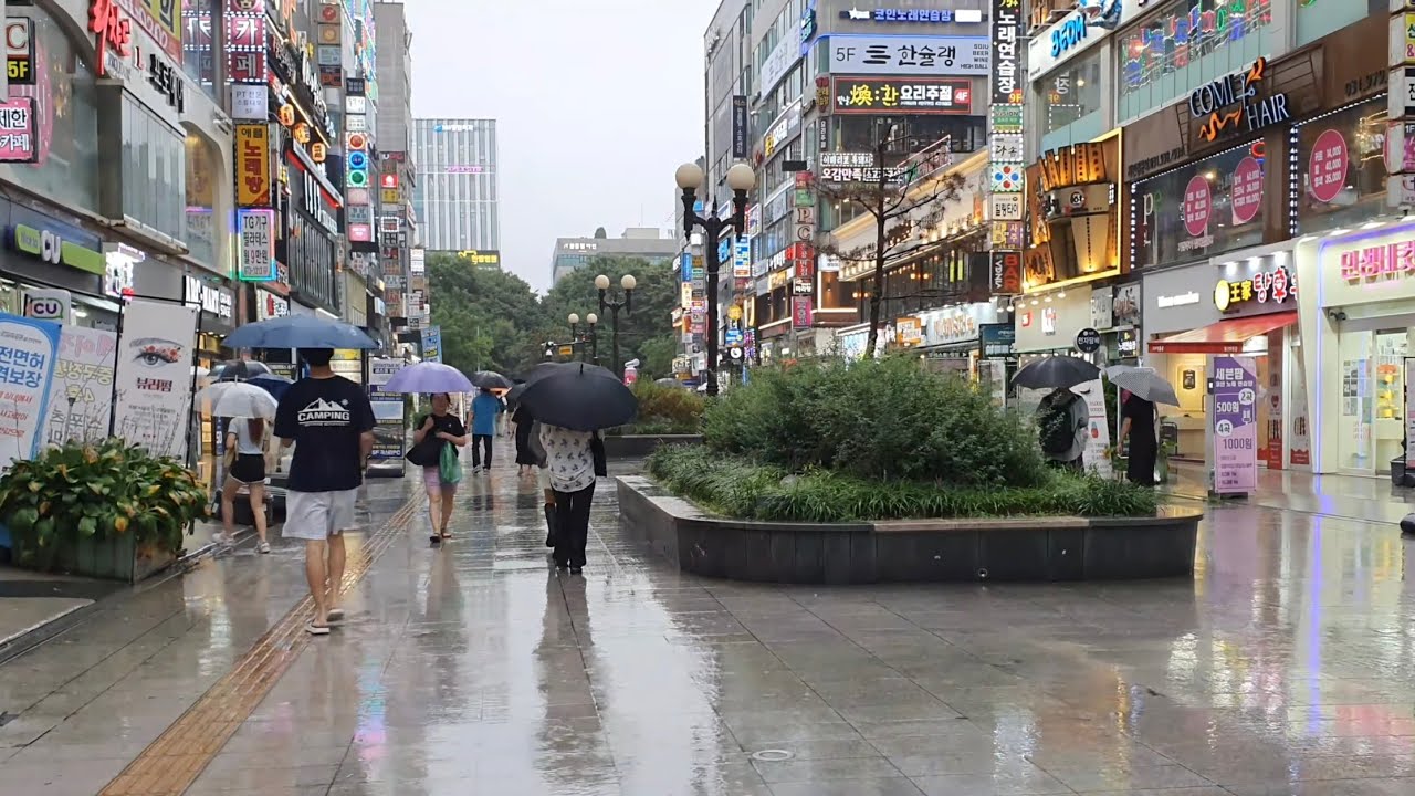I Walked Rain Soaked Downtown. Relaxing Sound for Sleep Study ...