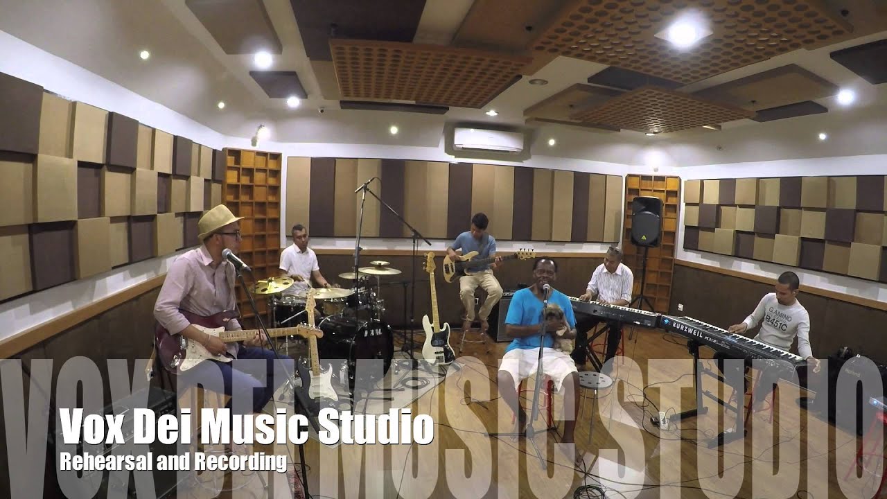 Jingle Bells ( COVER ) "Vox Dei Band Feat. Jim Larkin from USA" - YouTube