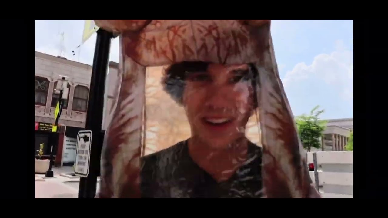 DINOSAUR GETS KIDNAPPED BY TWEAKER! - YouTube