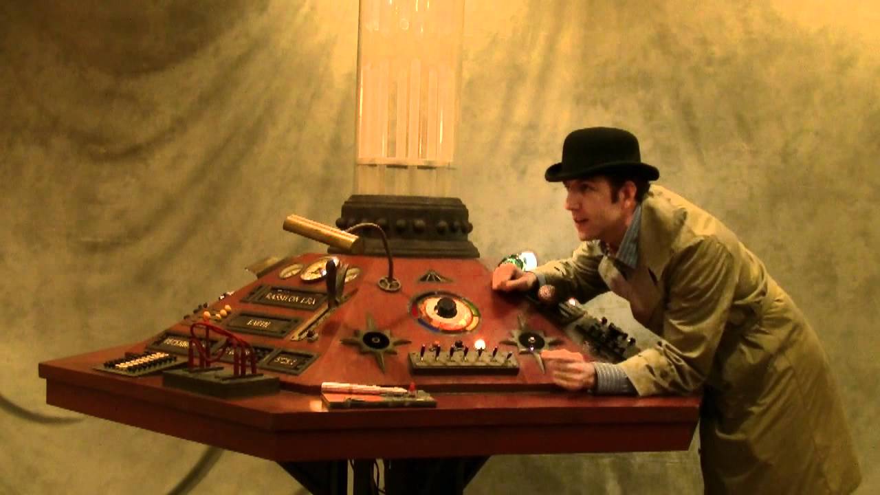 Inspector Spacetime plays with the TARDIS! - YouTube