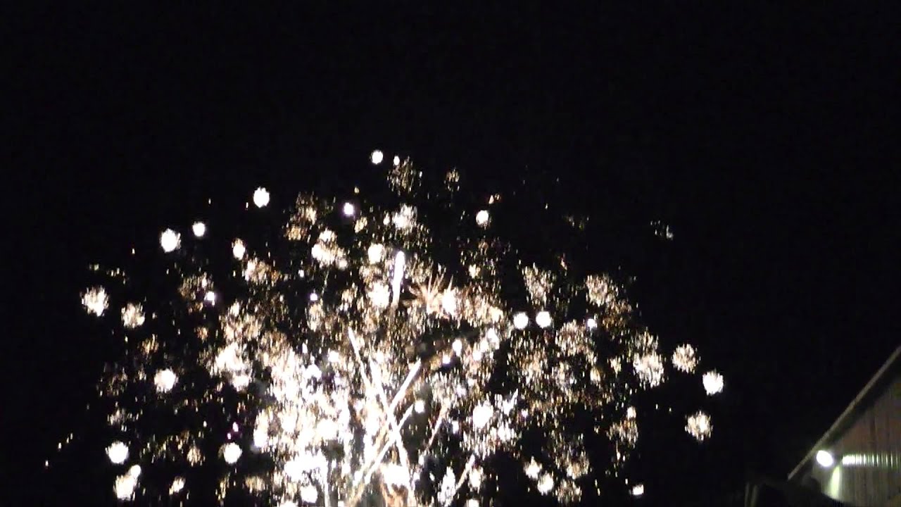 BUTLINS FIREWORKS 2013 NEW YEARS DAY SKEGNESS - YouTube