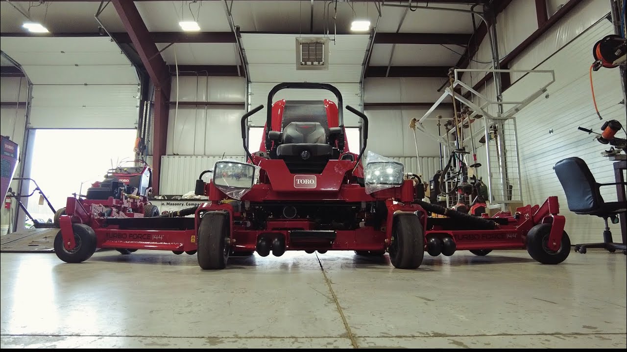 The biggest zero turn mower I’ve ever seen. - YouTube