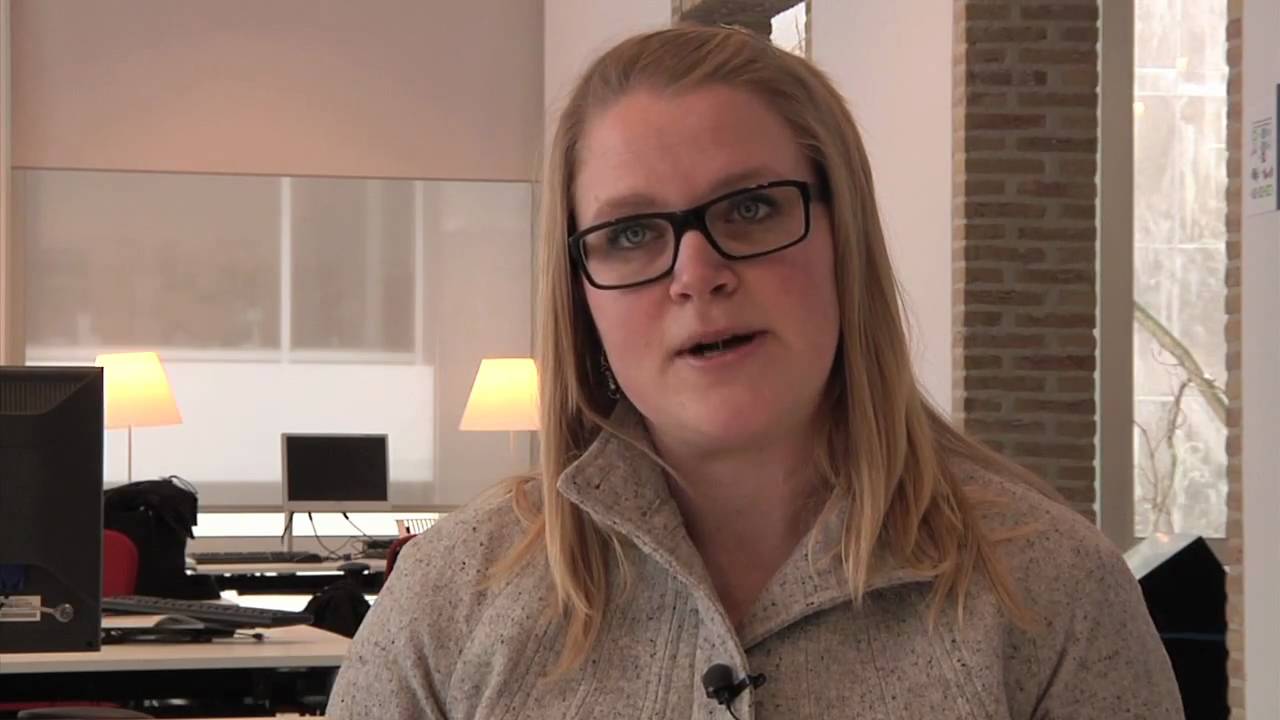 Econtrack - Nicole Mead about political preferences - YouTube