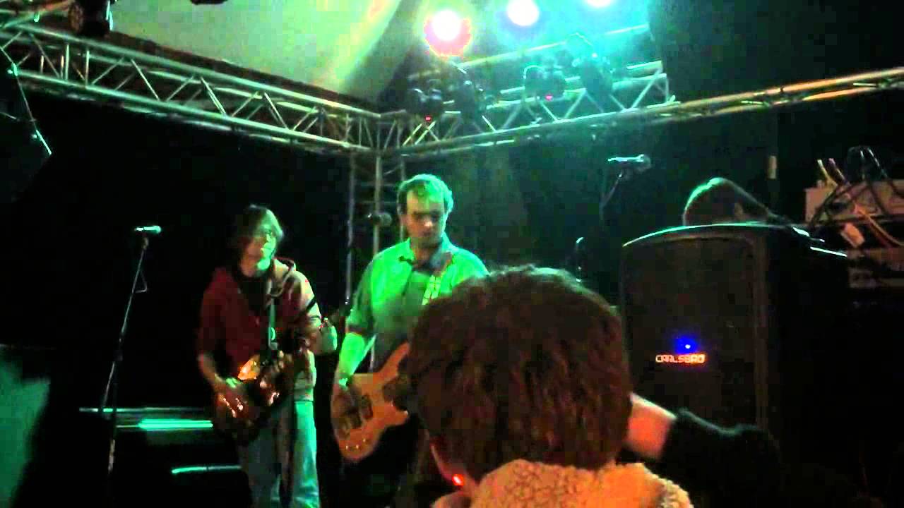 Smudge, Green Grass @Kiln Farm 14/04/15 - YouTube