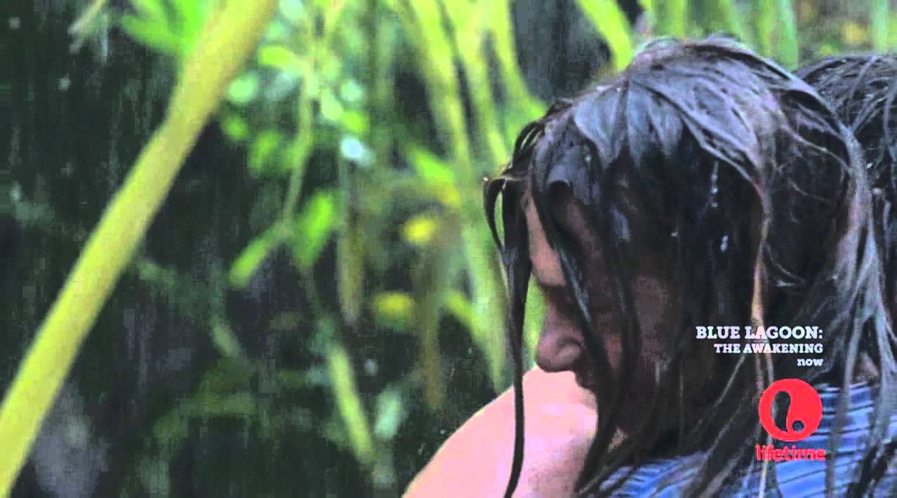 Blue Lagoon The Awakening Emma And Dean Kiss