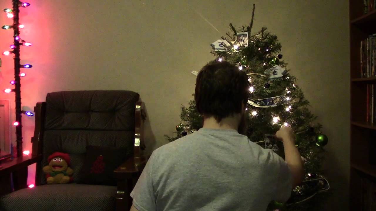 A Vancouver Canucks Christmas tree - YouTube