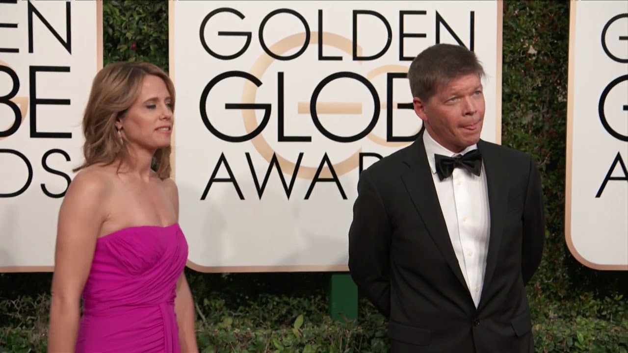 Joy Creel and Rob Liefeld Fashion - Golden Globes 2017 - YouTube