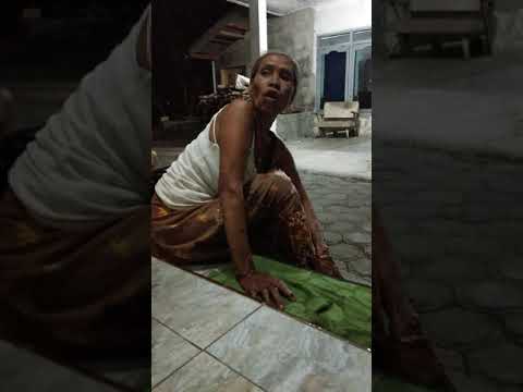 Roli peli jare wong latah