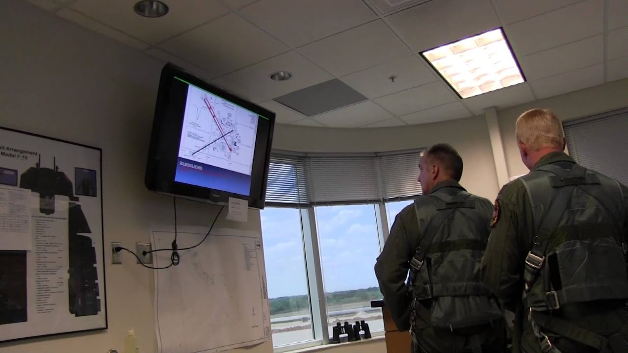 F-16 132nd Fighter Wing Control Room - YouTube