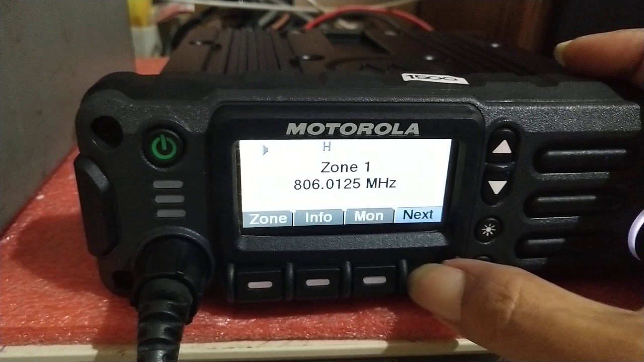 MOTOROLA APX1500 800MHz - YouTube