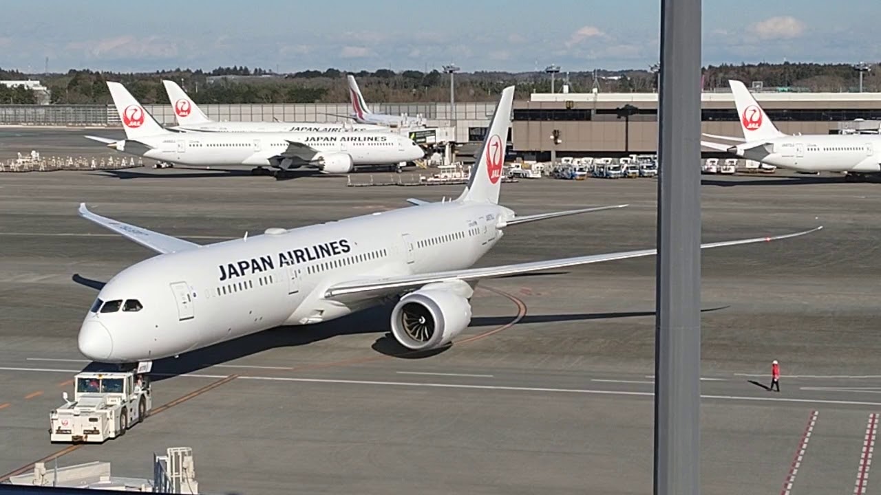 JL725便 to CGK - YouTube