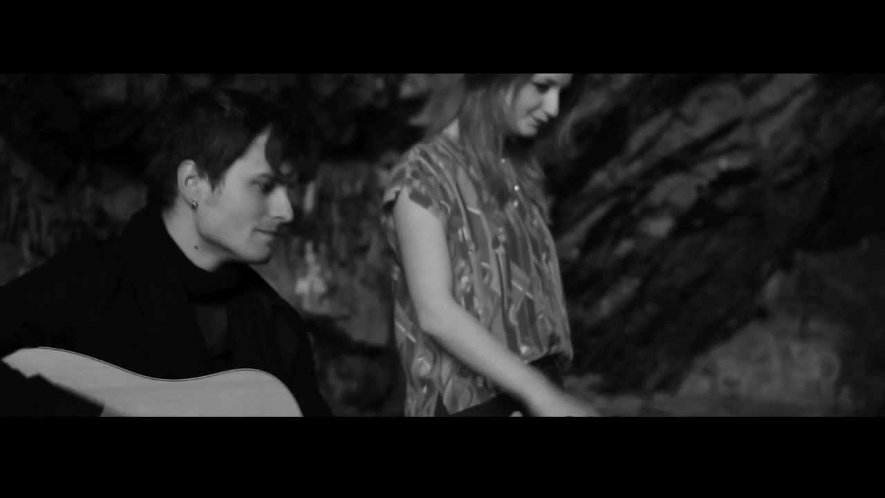 ALIDA - Feathers - Unplugged - YouTube