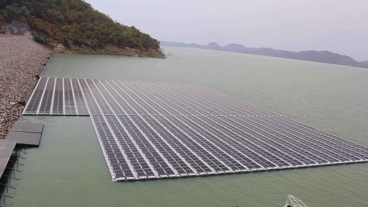 Ghanaian Engineers Install Floating Solar On Bui Dam Reservoir - YouTube