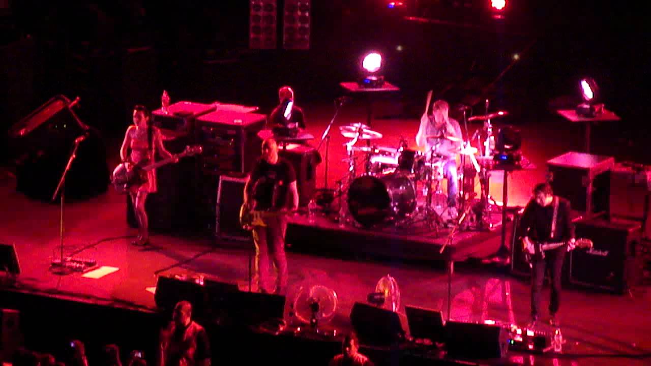 The Smashing Pumpkins - Disarm ( Live in Manila ) - YouTube
