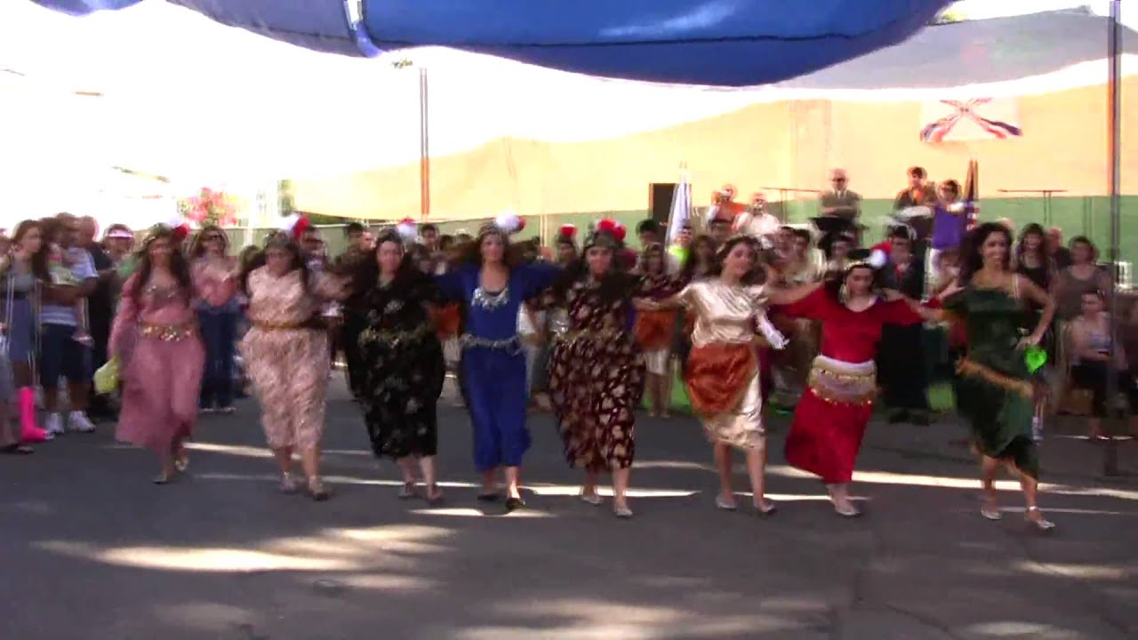 Assyrian Festival 2009, Traditional Folkloric Dance - YouTube