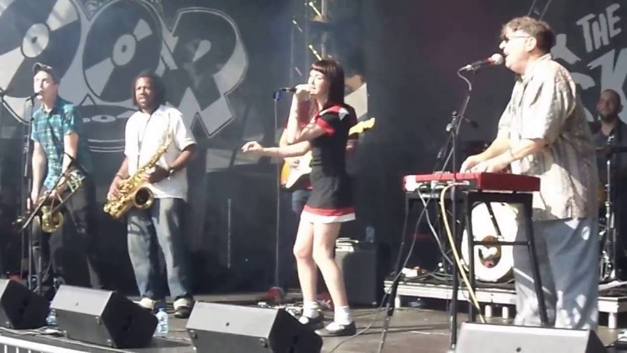 Soul Radics - Hooligans (Skiff Stage 2016) - YouTube