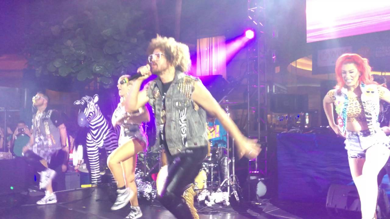 Redfoo and the LMFAO Crew Kick-Off Their Show - YouTube