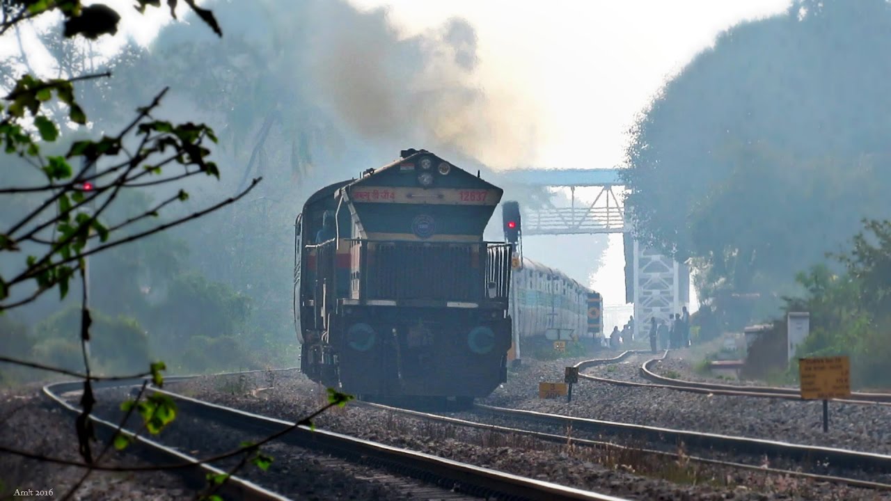 Dynamic Braking At Work || Super NOISY WDG4 Locomotive Accelerates ...