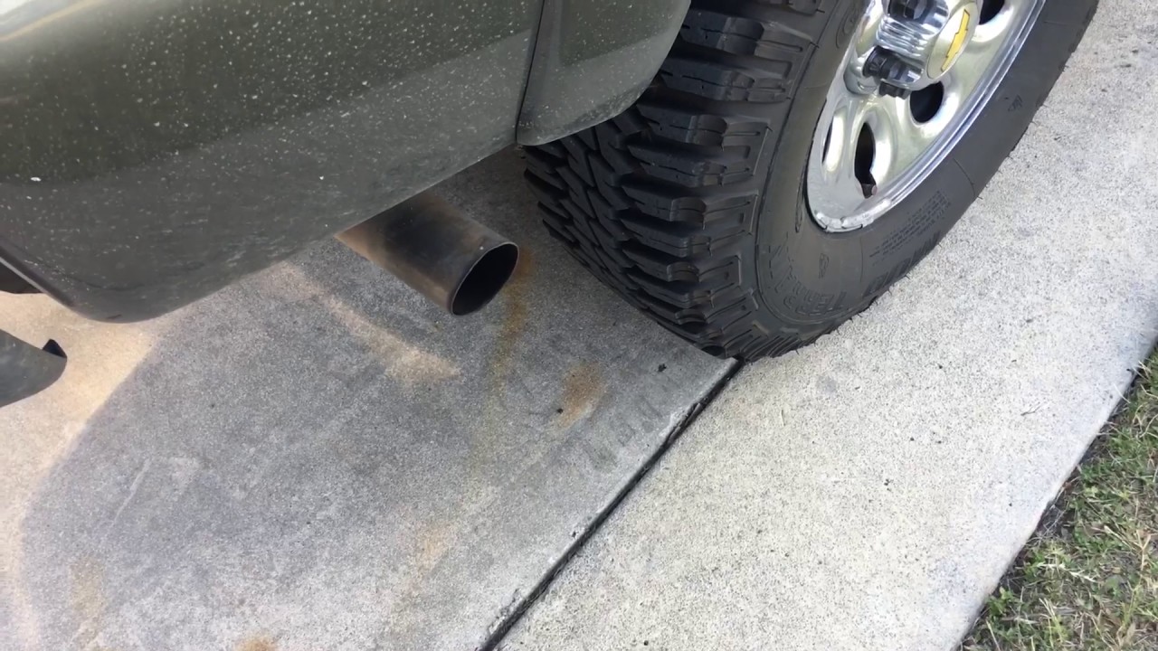 02 Tahoe Flowmaster Super 10 startup - YouTube