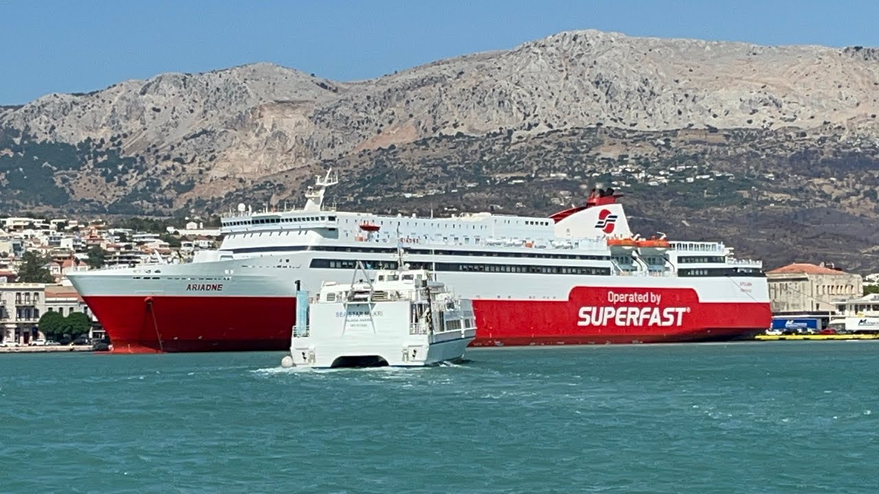 Αριάδνη άφιξη στο λιμάνι της Χίου με δυνατό βοριά - YouTube