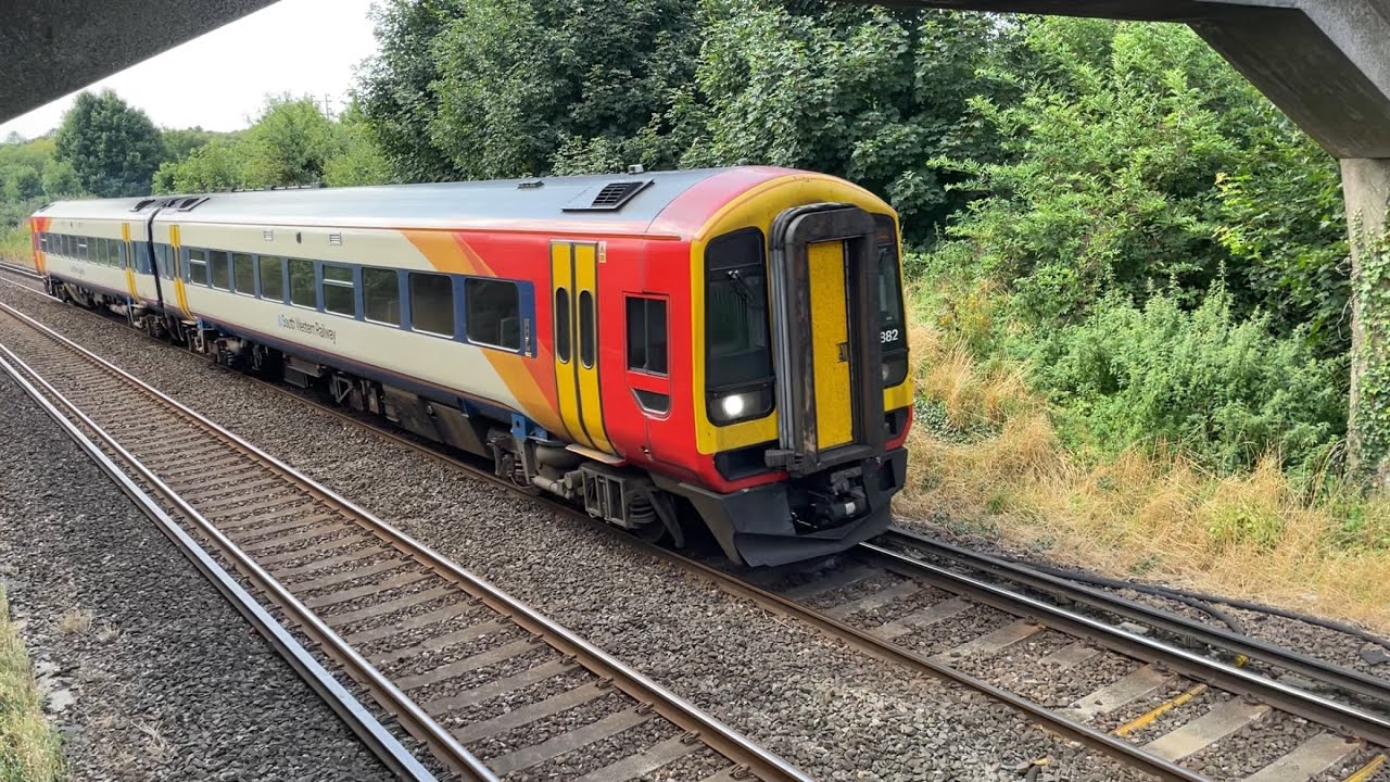 Class 158 Sprinter | 158882 | South Western Railway - YouTube