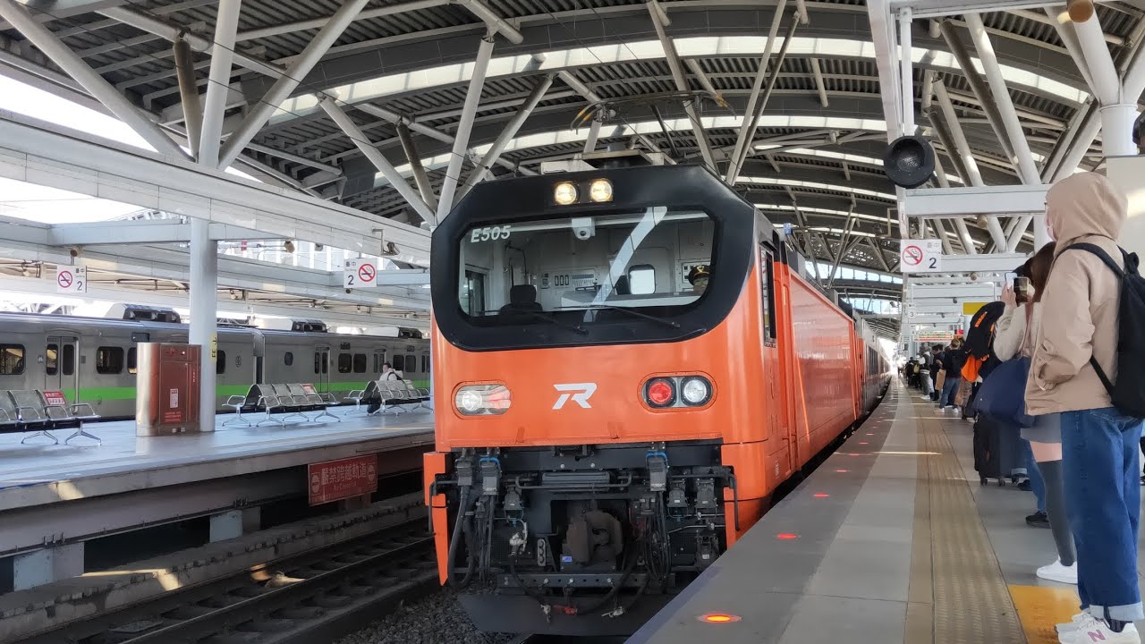 日常小片，121次自強（E500），臺中57秒常速離站，感謝師傅揮手，後聯機加速聲浪！！平常步調的加速~TR臺鐵 - YouTube