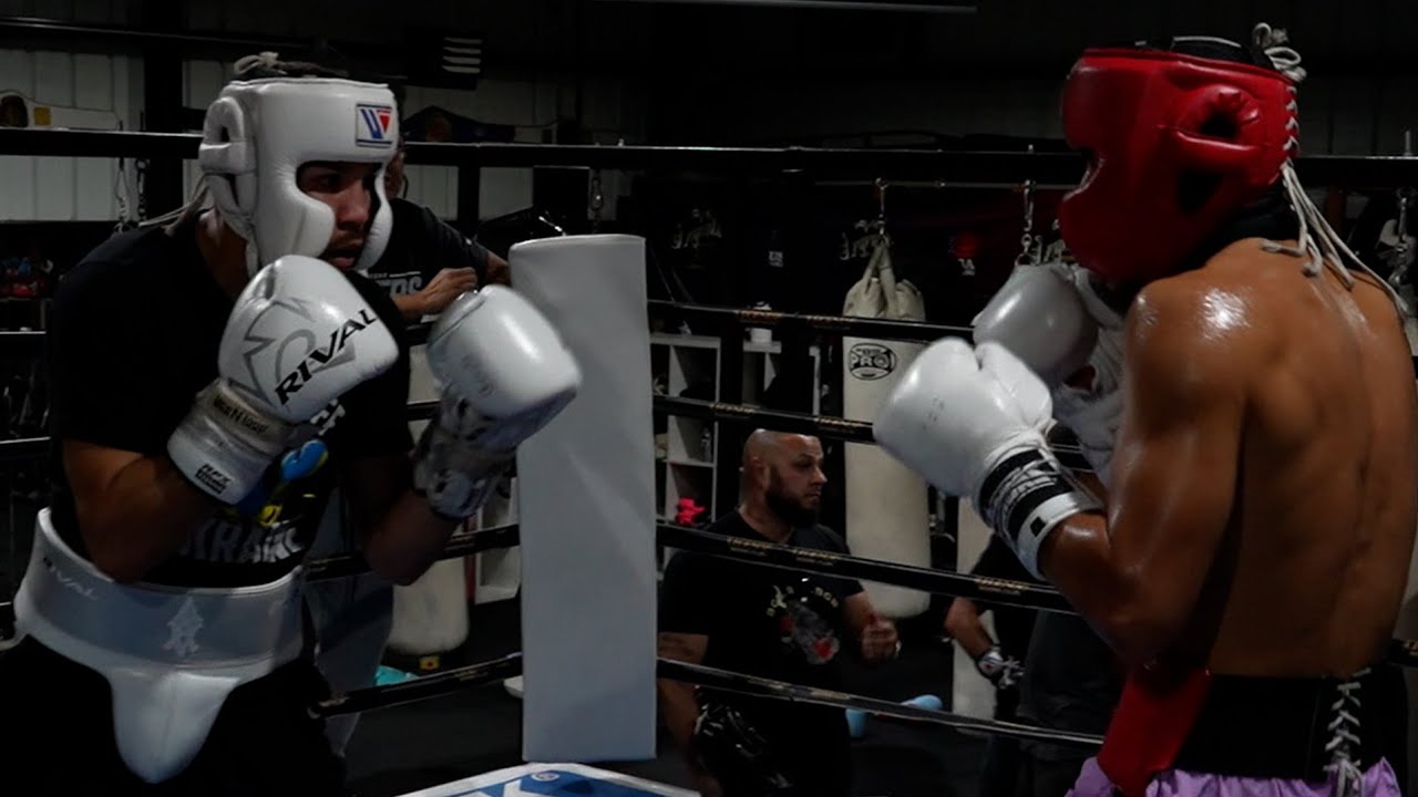 Retired Boxer El Tiburon Sparrs Local Pro Boxers - YouTube