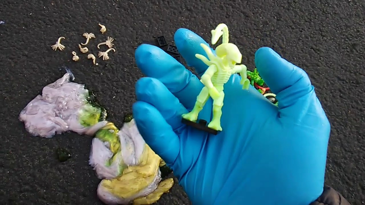 ALIEN Insanity! Mega Construx Xenomorph Aliens in Slime-Filled Eggs ...