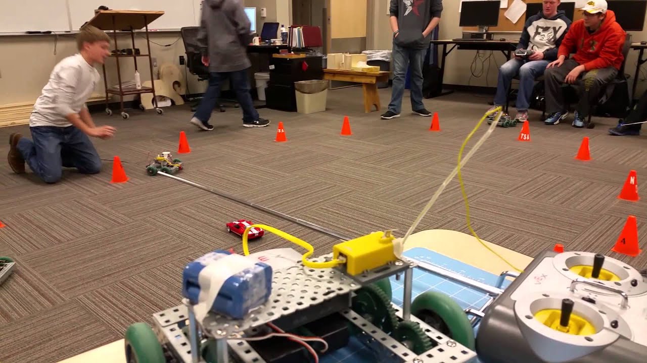 vex robotics square bot race and battle - YouTube
