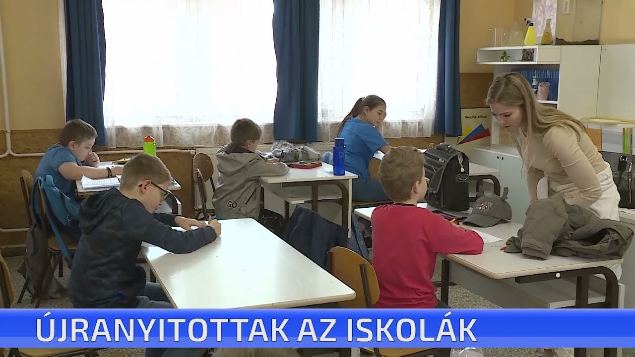 Újranyitottak az iskolák - YouTube
