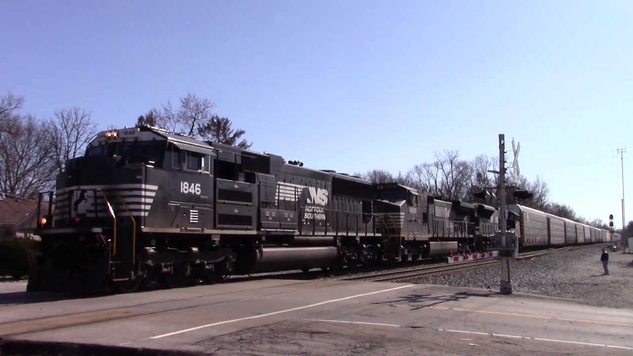 NORFOLK SOUTHERN EMD SD70ACC Northbound Auto Rack Train - YouTube
