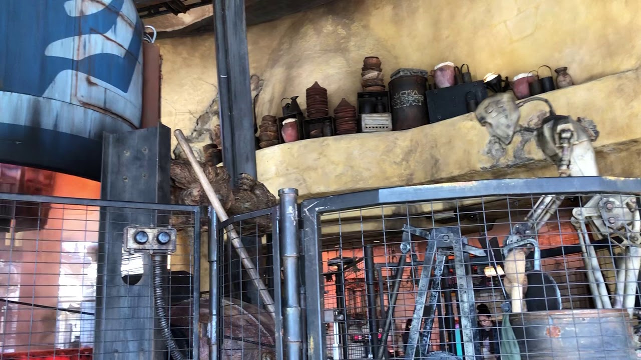 Former smelter droid 8D-J8 turns the rotisserie - YouTube