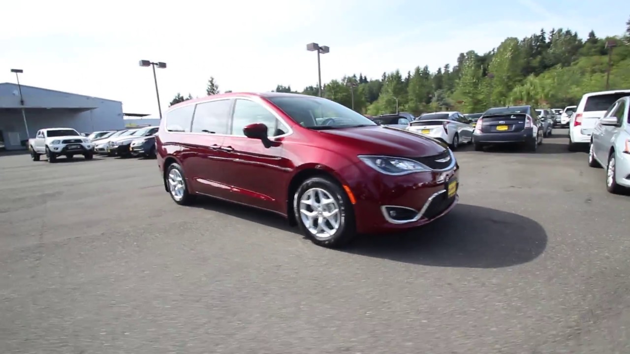 2017 Chrysler Pacifica Touring Plus | Velvet Red Pearl Coat | HR841286 ...
