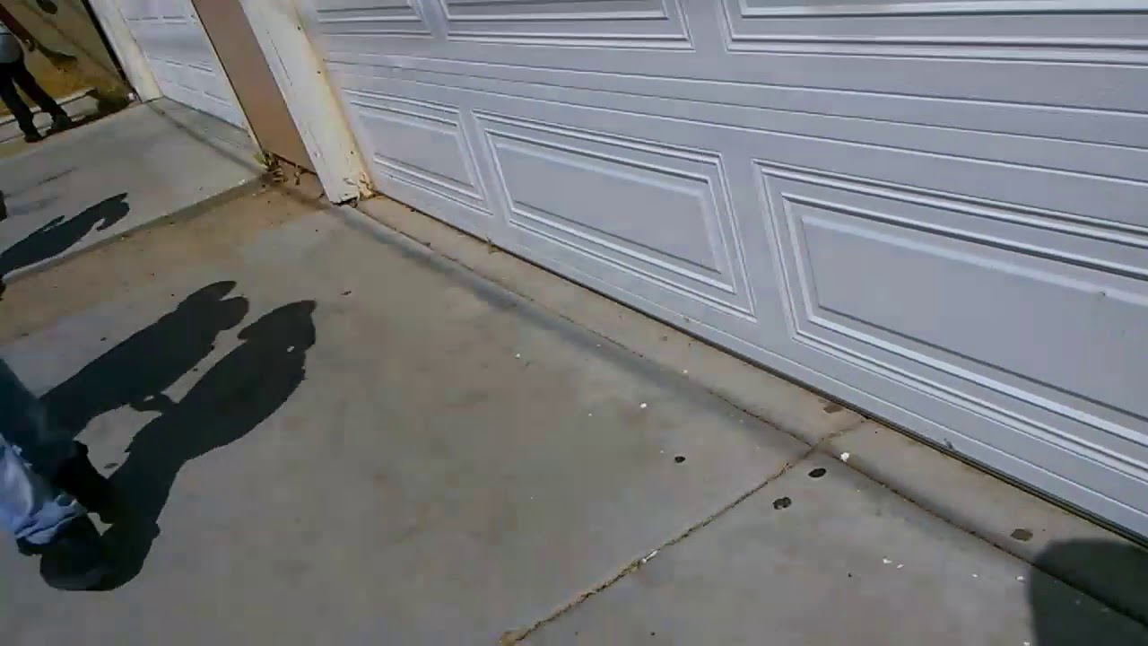 High school fight in alley - YouTube