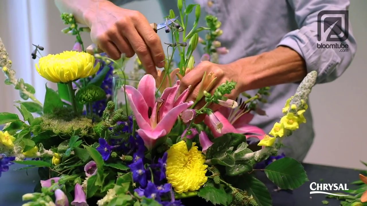 Bloomtube - How to make an arrangement with lily, chrysanthemum and ...