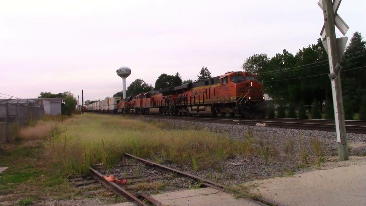 BNSF Z-STPCHC3 Roars East Thru Shabbona, IL Heading for Cicero - Aurora Subdivision!! - YouTube
