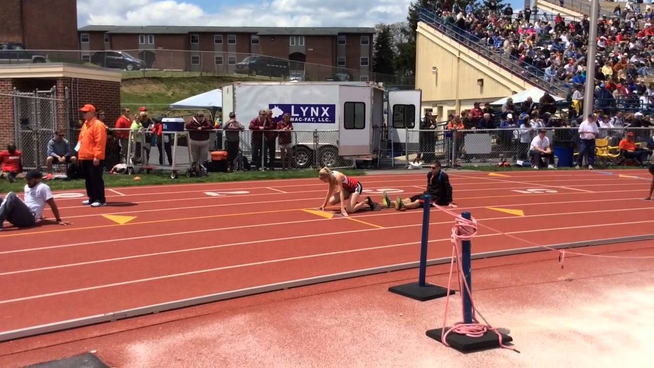 Hempfield's Sarah Helgeson wins district 400 gold - YouTube